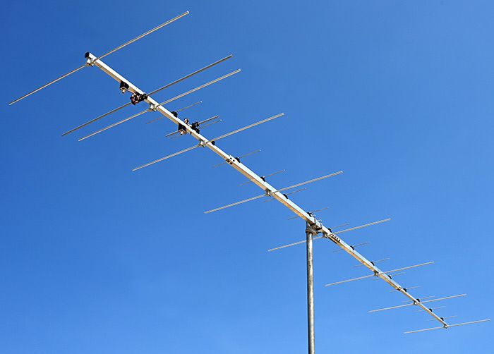 Two connectors dual band antennas for 2m and 70cm